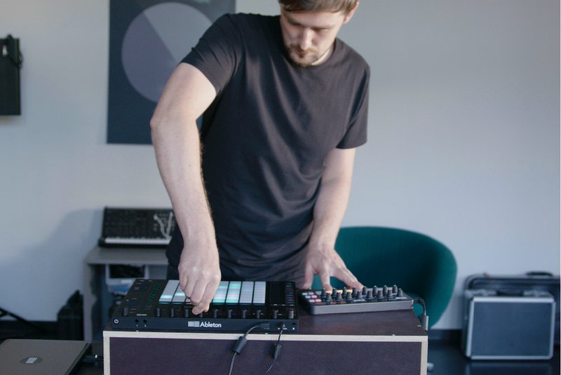 Simon Hayes aka Swarm Intelligence features on Ableton - Invisible ...